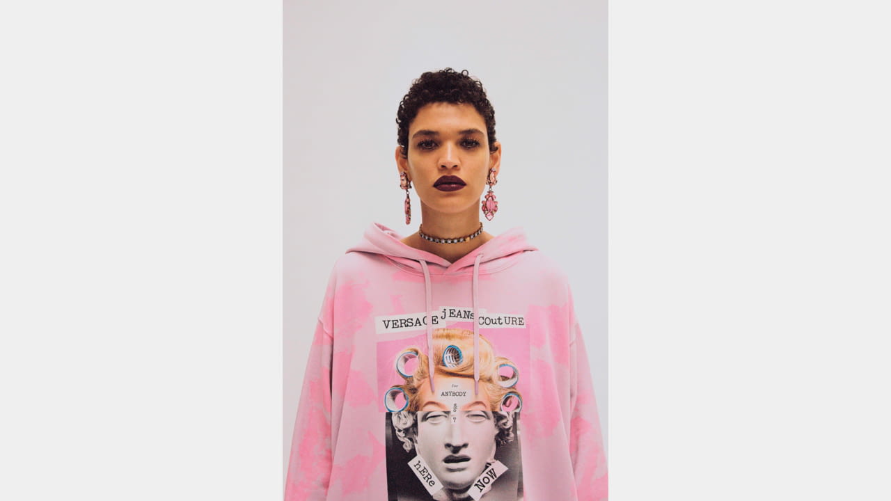 L'article : VERSACE JEANS COUTURE / CAPSULE COLLECTION WITH ARTIST HEY ...