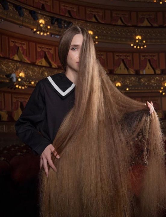 The article: ÀCHEVAL campaign FW23/24 by Irina Werning