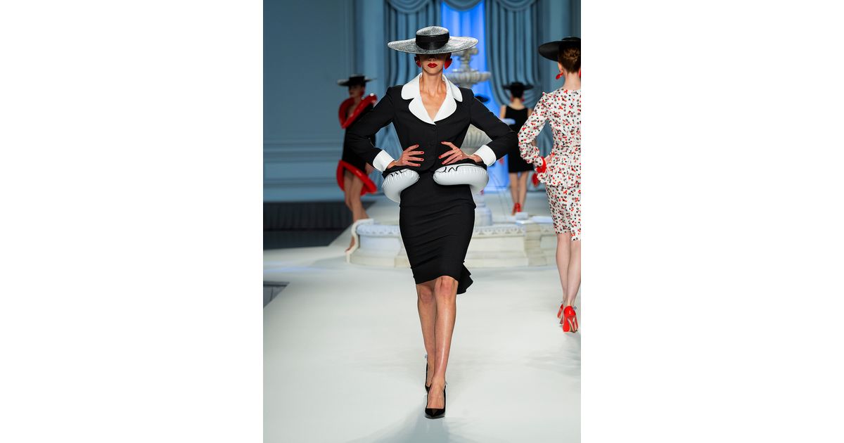 Moschino SS23 womenswear #6 - Tagwalk: The Fashion Search Engine