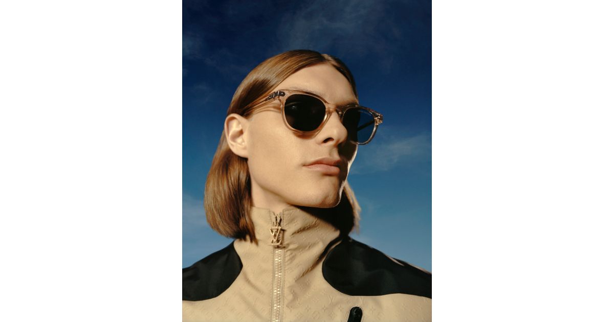 The article: LOUIS VUITTON LV SIGNATURE