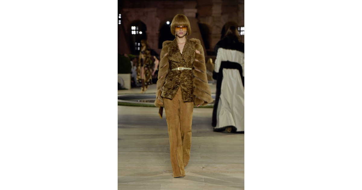 Fendi FW19 couture #17 - The Fashion Search Engine - TAGWALK