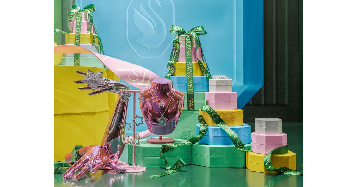 The article: SWAROVSKI CELEBRATES THE HOLIDAYS WITH WONDROUS SIGHTS IN ...