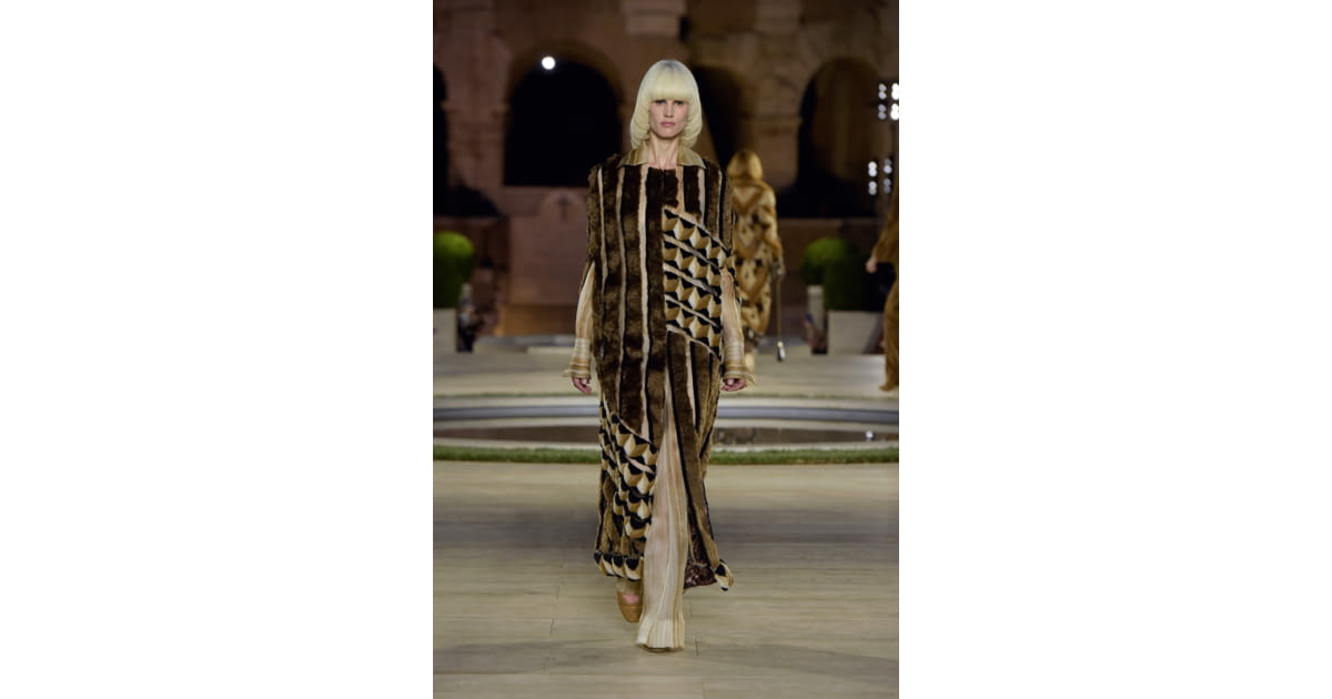 Fendi FW19 couture #22 - Tagwalk: The Fashion Search Engine