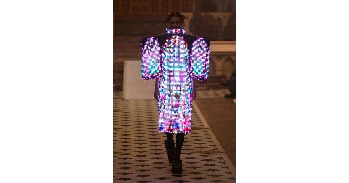 Anrealage FW25 womenswear #14 - Tagwalk: The Fashion Search Engine