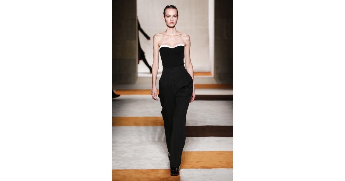 Victoria Beckham F/W 16 womenswear #27 - Tagwalk: The Fashion Search Engine