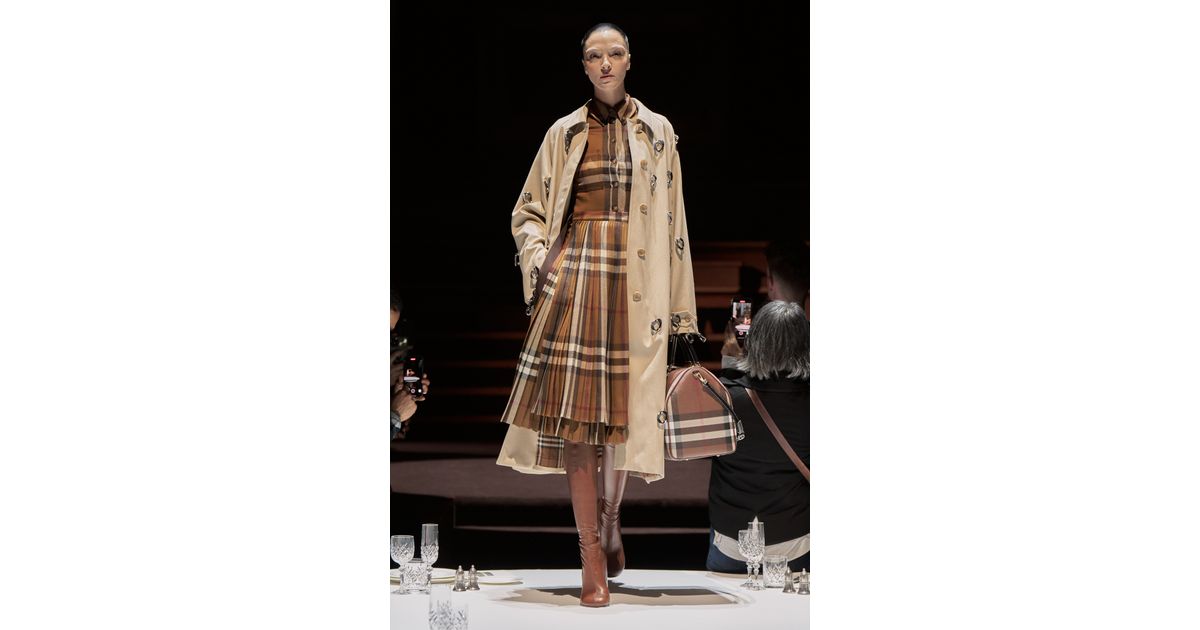 The article: BURBERRY SHOW'S NEW SCHEDULE
