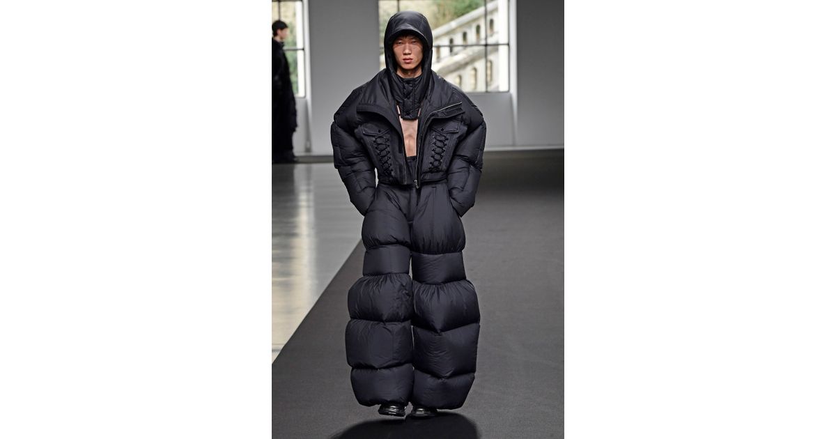 Chen Peng Fall/Winter 2023 womenswear #16 - Tagwalk: The Fashion Search ...