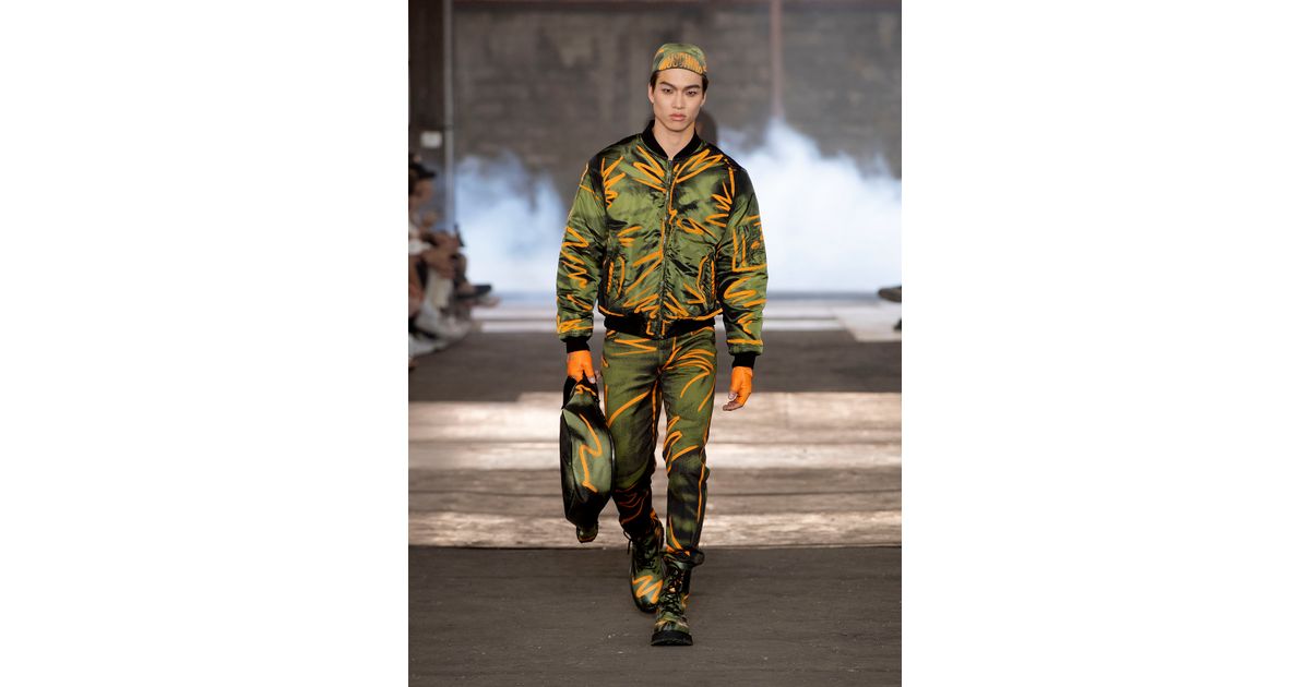 Moschino SS23 menswear #23 - Tagwalk : Le Moteur de Recherche de la Mode