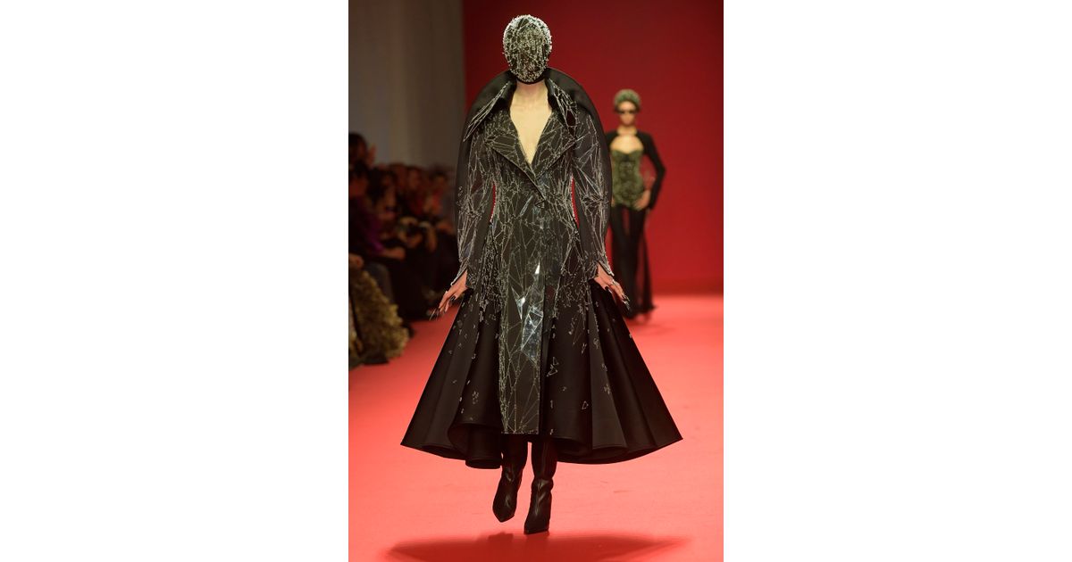 Robert Wun SS24 高级定制 #15 - Tagwalk：时尚搜索引擎