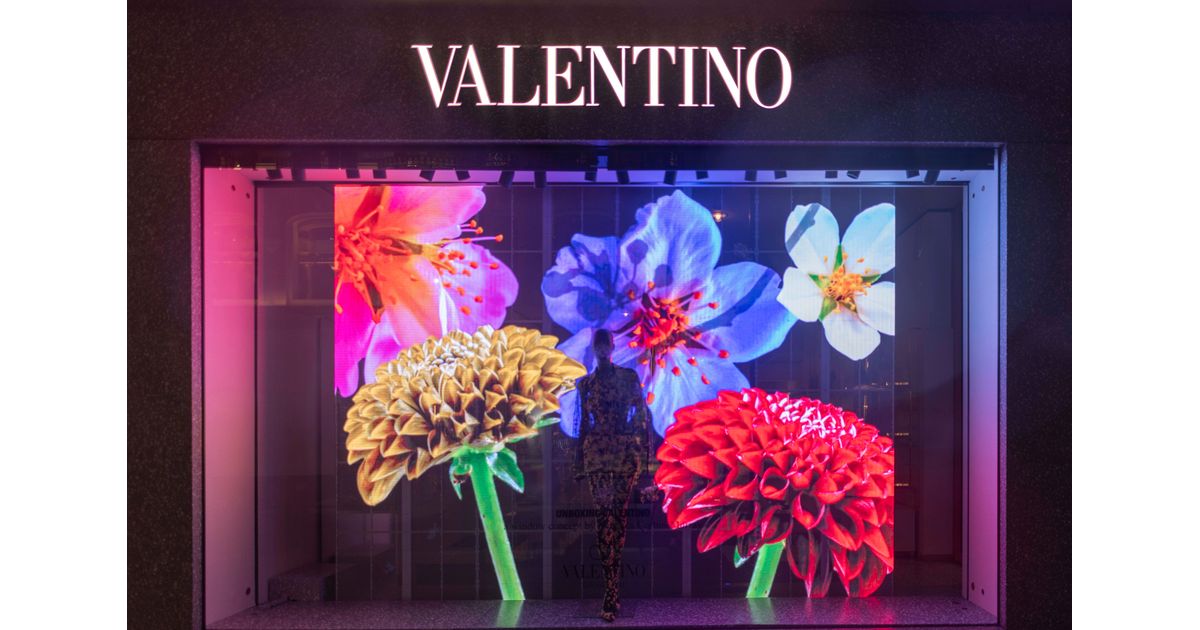 The article: UNBOXING VALENTINO - A GLOBAL UNBOXING