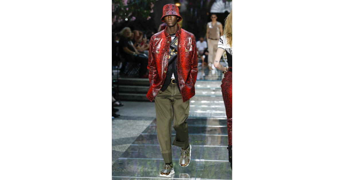 Versace S/S19 menswear #14 - Tagwalk: The Fashion Search Engine