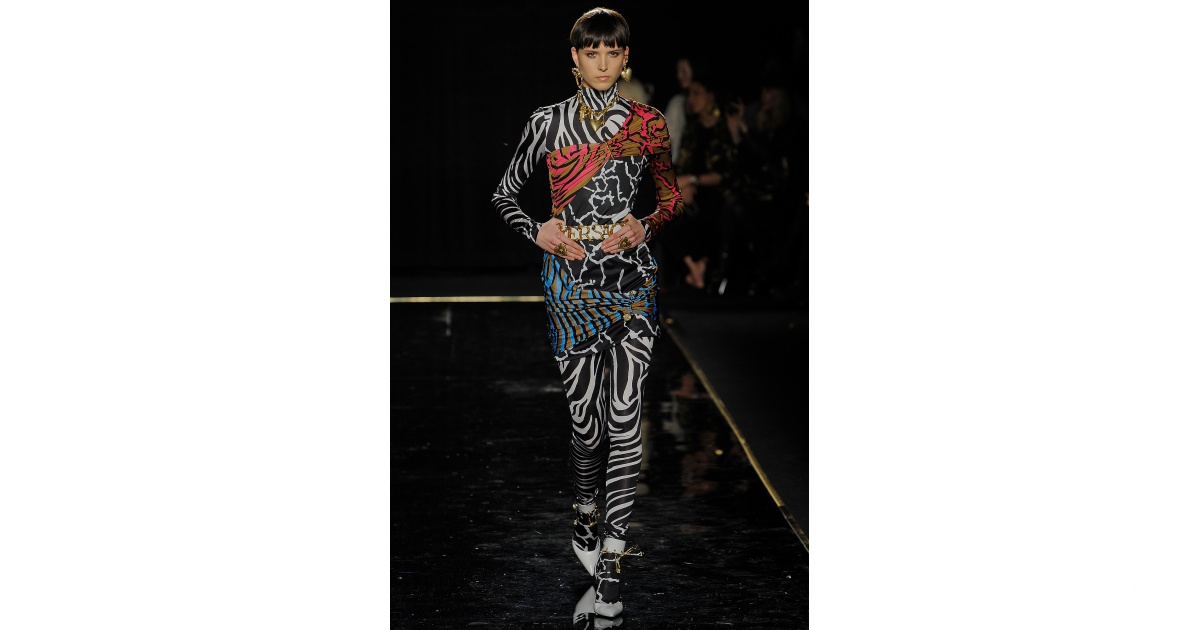 Versace PF19 womenswear #28 - Tagwalk: The Fashion Search Engine