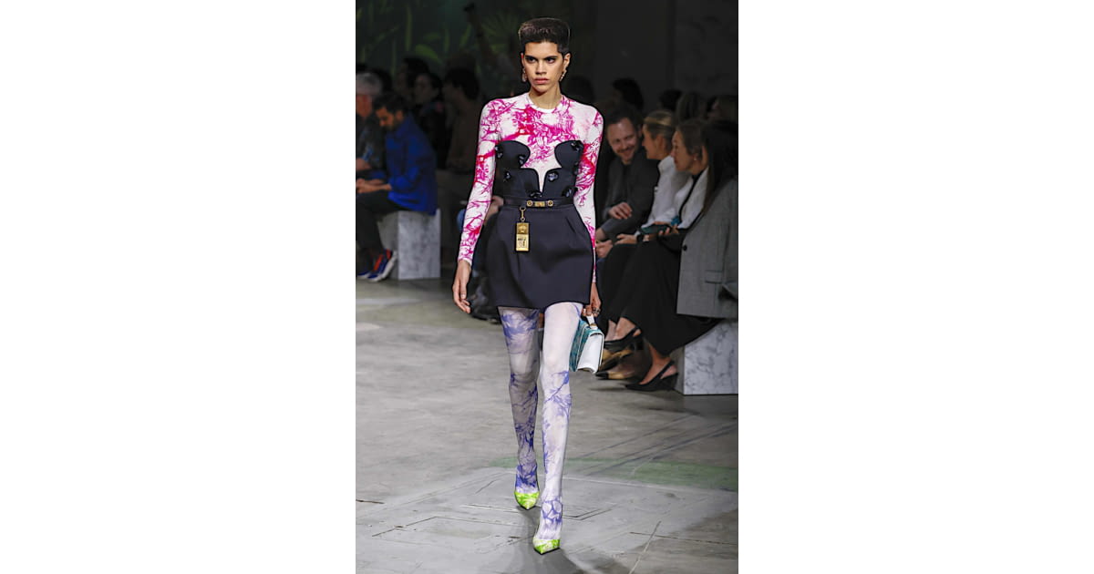 Versace SS20 womenswear #32 - The Fashion Search Engine - TAGWALK