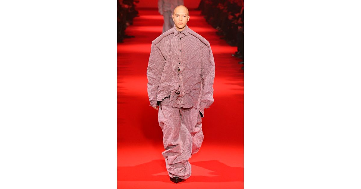 VETEMENTS FW24 womenswear #11 - Tagwalk: The Fashion Search Engine