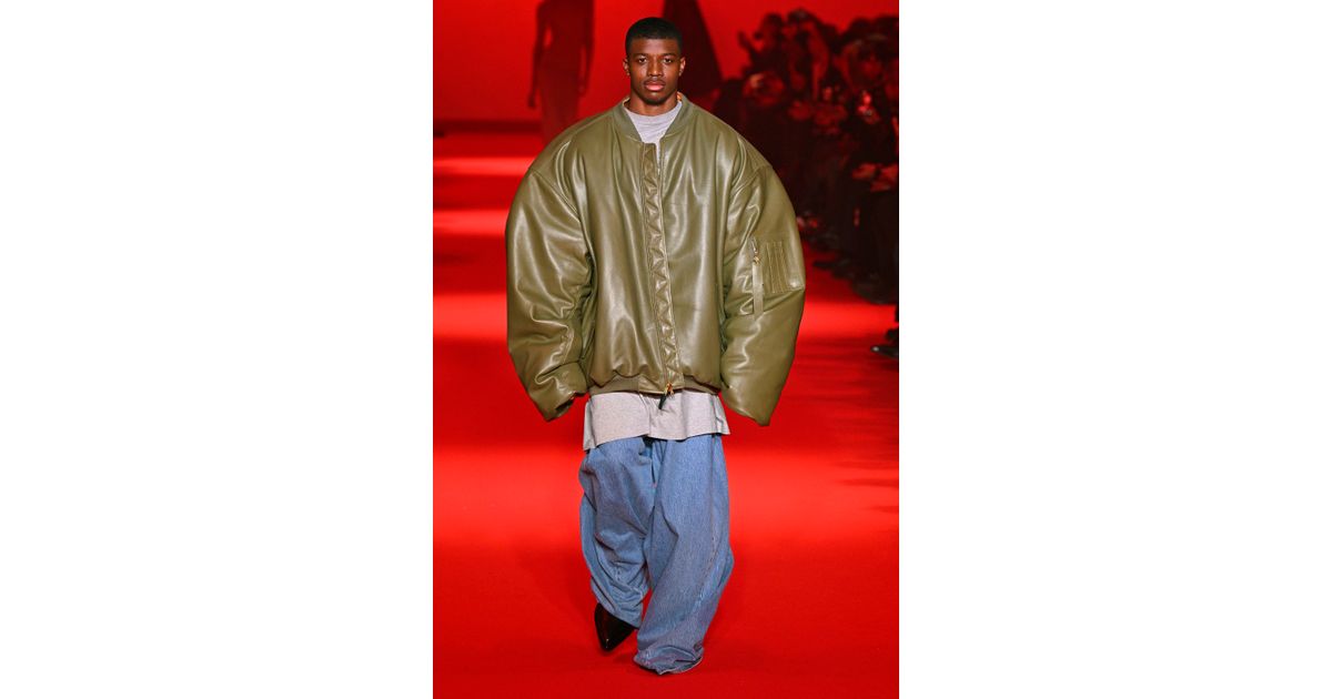 VETEMENTS FW24 womenswear #39 - Tagwalk: The Fashion Search Engine