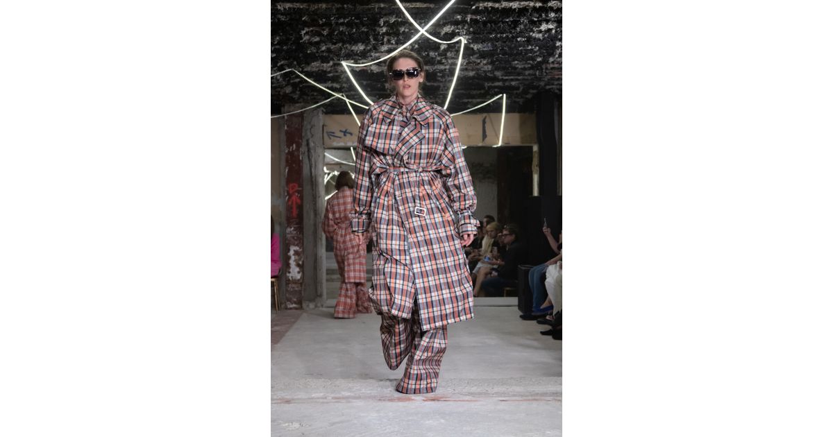 VETEMENTS SS23 womenswear #23 - Tagwalk: The Fashion Search Engine