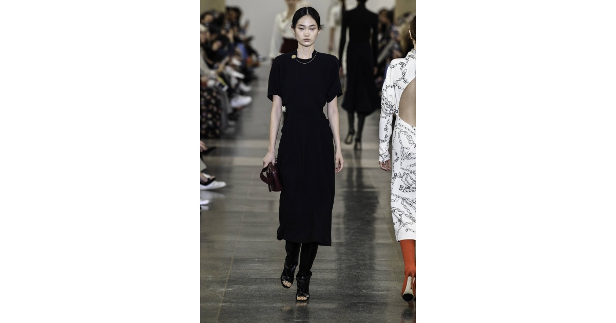 Victoria Beckham FW19 womenswear #27 - Tagwalk: The Fashion Search Engine