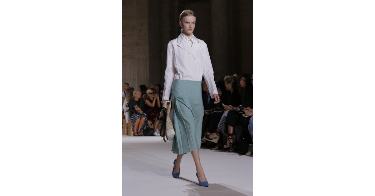Victoria Beckham S/S 18 womenswear #3 - Tagwalk: The Fashion Search Engine