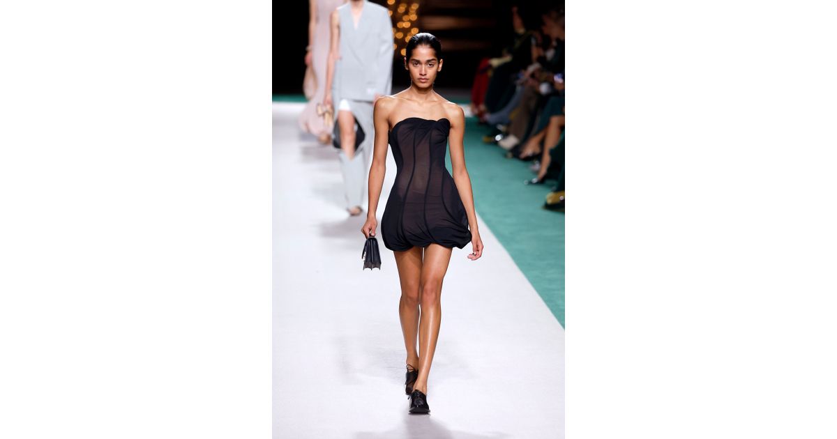 Victoria Beckham Spring-Summer 2025 womenswear #34 - Tagwalk: The ...