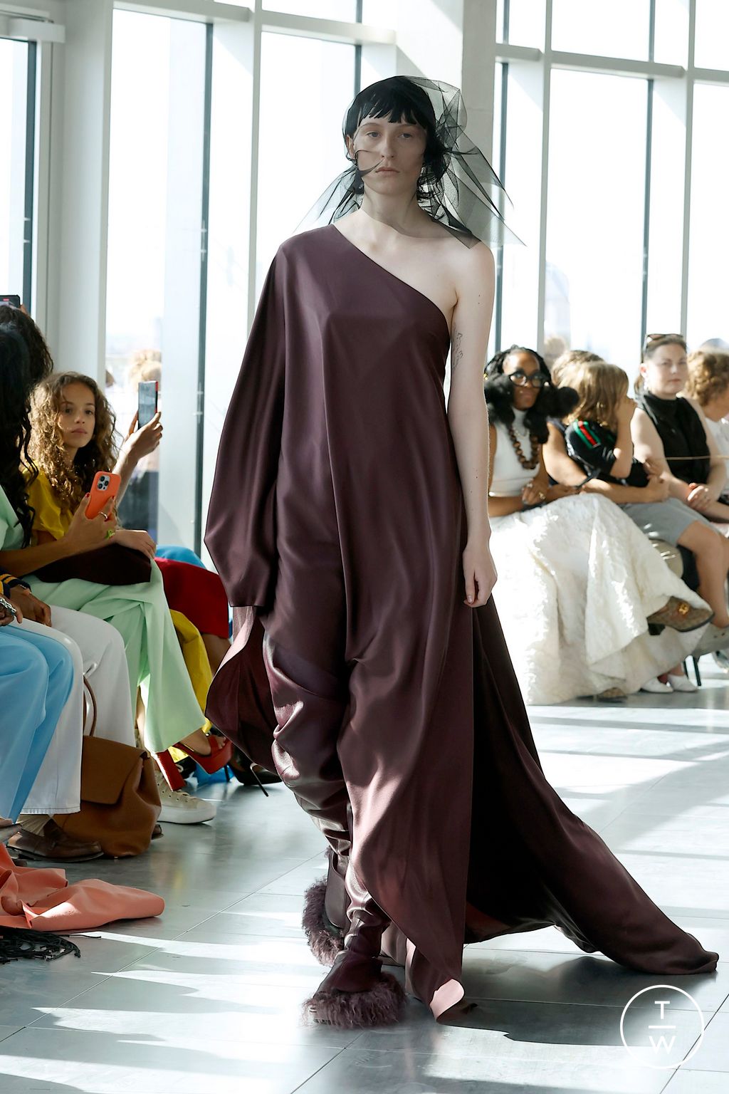 Roksanda Spring-Summer 2025 womenswear #8 - Tagwalk: The Fashion Search ...